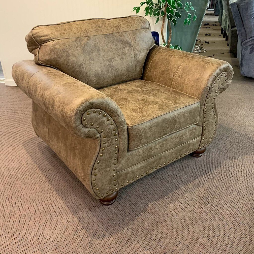 Route 21 Furniture: Leather Stationary Chairs & Classic Sofas For Sale